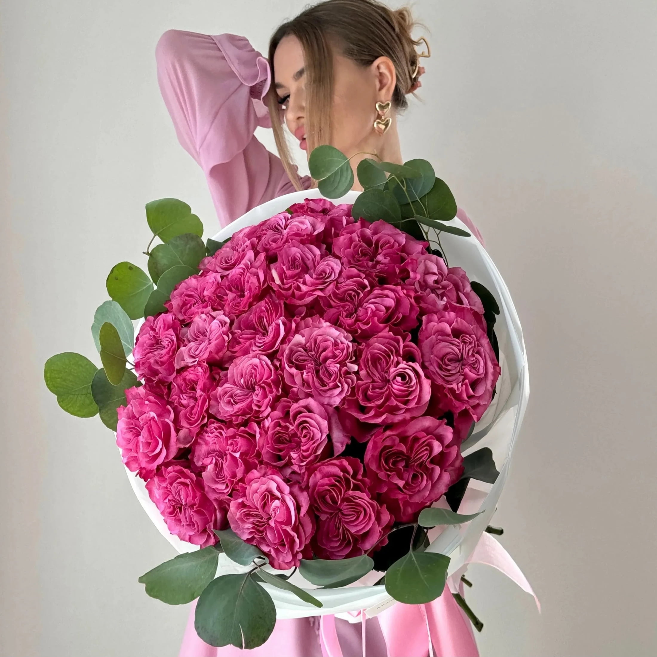 Miami Flower Store Rose Flower Bouquet with Bright Pink Roses ...
