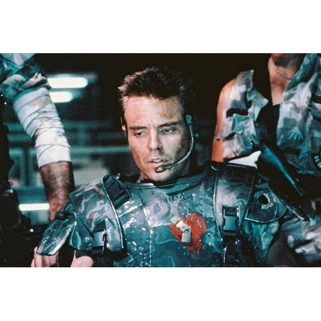 Michael Biehn as Cpl. Dwayne Hicks in Aliens 24x36 Poster - Walmart.com