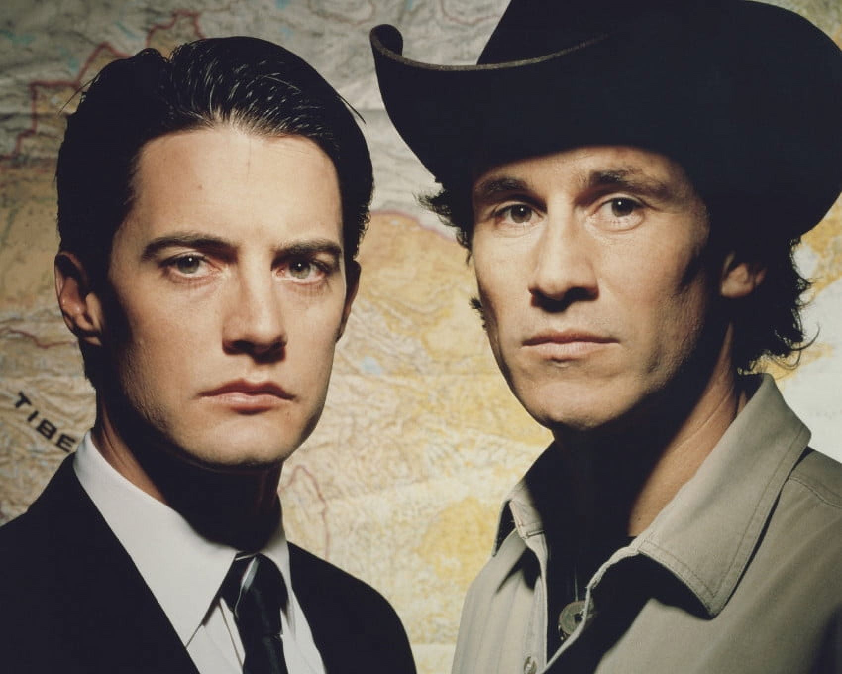 Michael Ontkean And Kyle Maclachlan In Twin Peaks In Front Of Map 24X36 ...