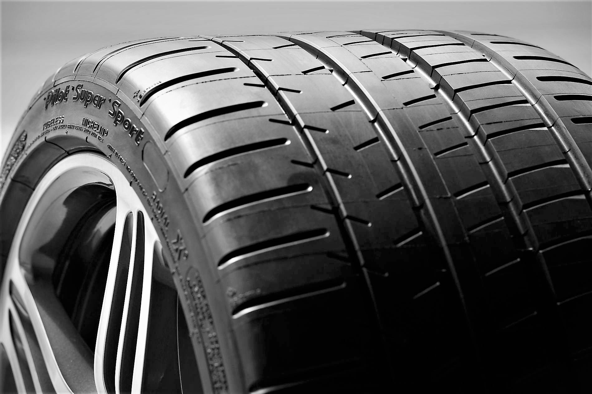 Michelin Pilot Super Sport Summer P285/30ZR19 (94Y) Tire Fits: 2009-12 ...
