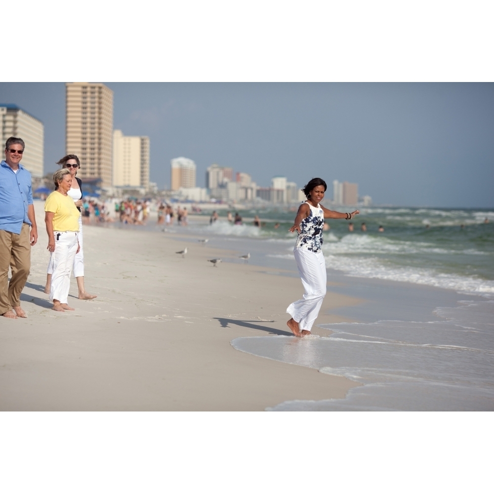 Michelle Obama Walks Barefoot Along The Panama City Beach To Counter ...