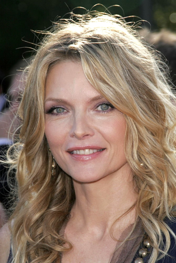 Michelle Pfeiffer At Arrivals For Stardust Premiere, Paramount Studio ...