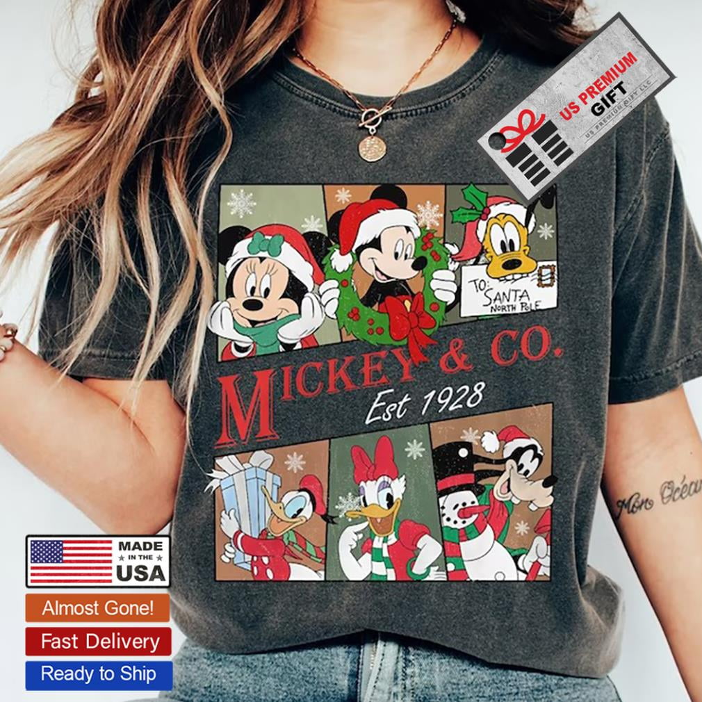 Mickey and co est 1928 Mickey and friends with Santa hat Disney cartoon ...