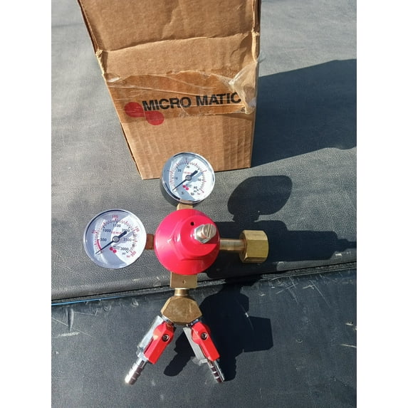 MicroMatic Primary Double Gauge Dual barb Co2 Regulator. - Walmart.com