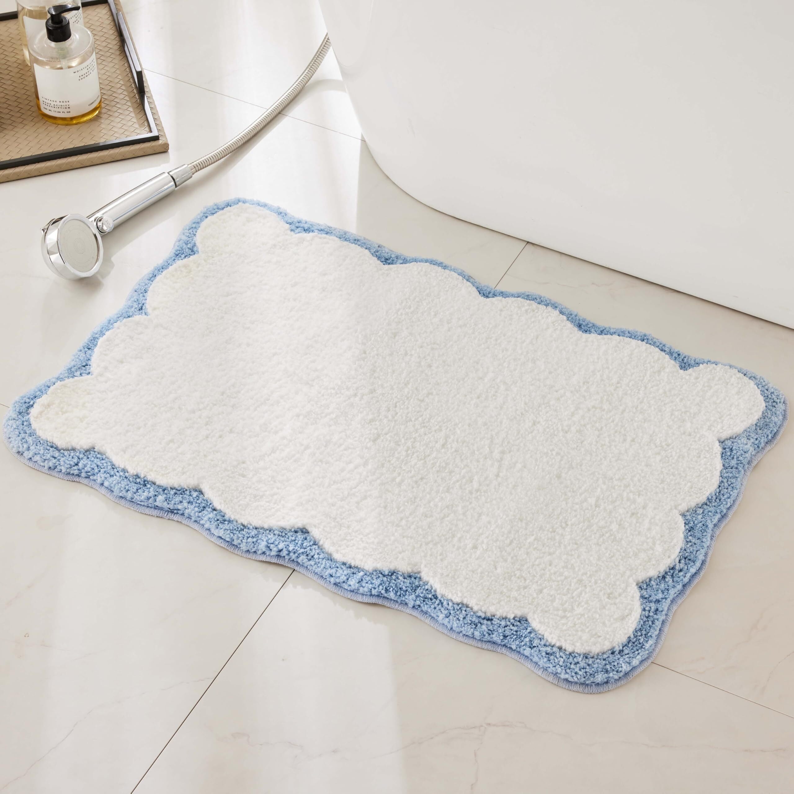 Microfiber Bathroom Rugs, White Bath Rug with Blue Scalloped Piping ...