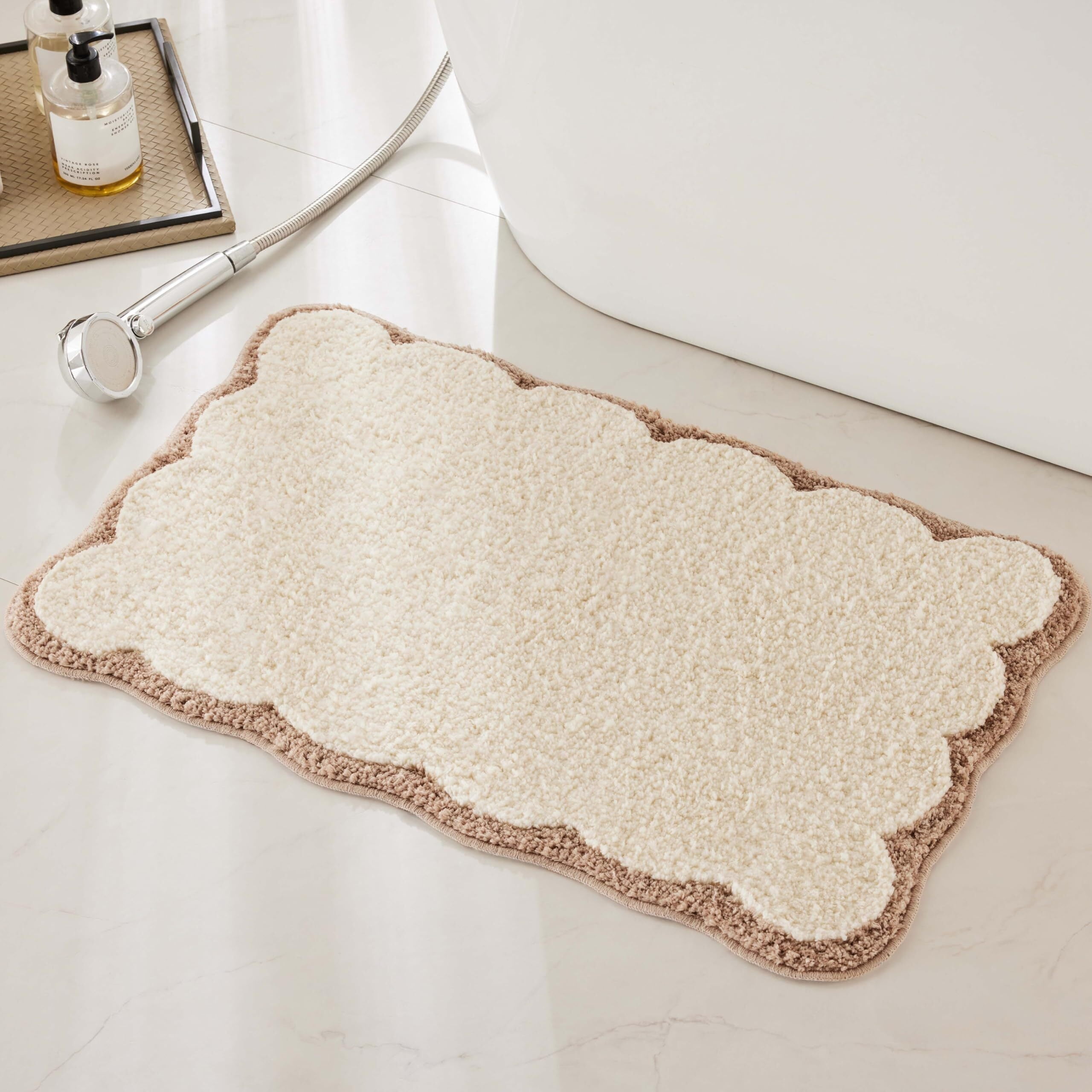 Microfiber Bathroom Rugs, White Bath Rug with Blue Scalloped Piping ...