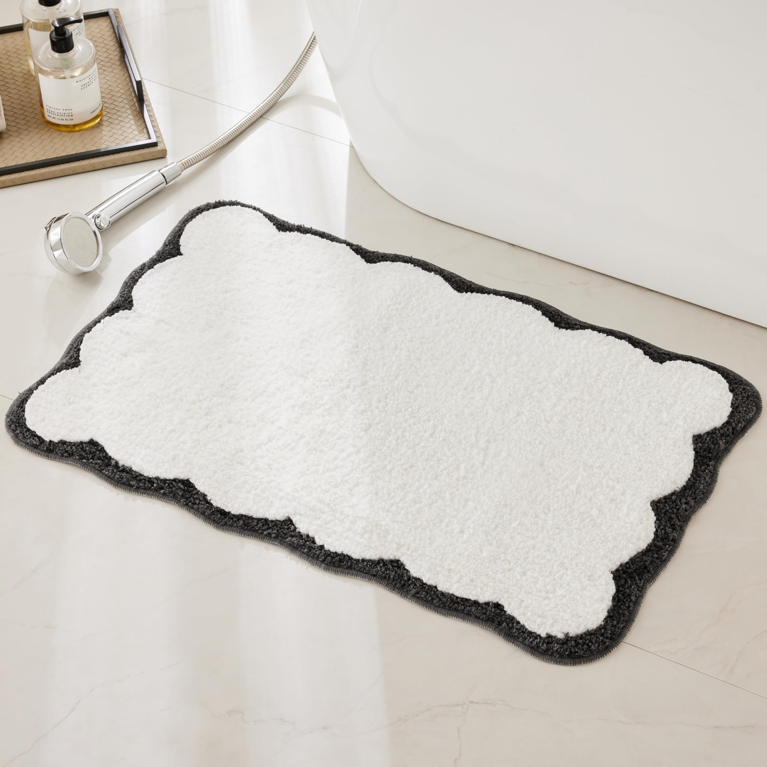 Microfiber Bathroom Rugs, White Bath Rug with Blue Scalloped Piping ...