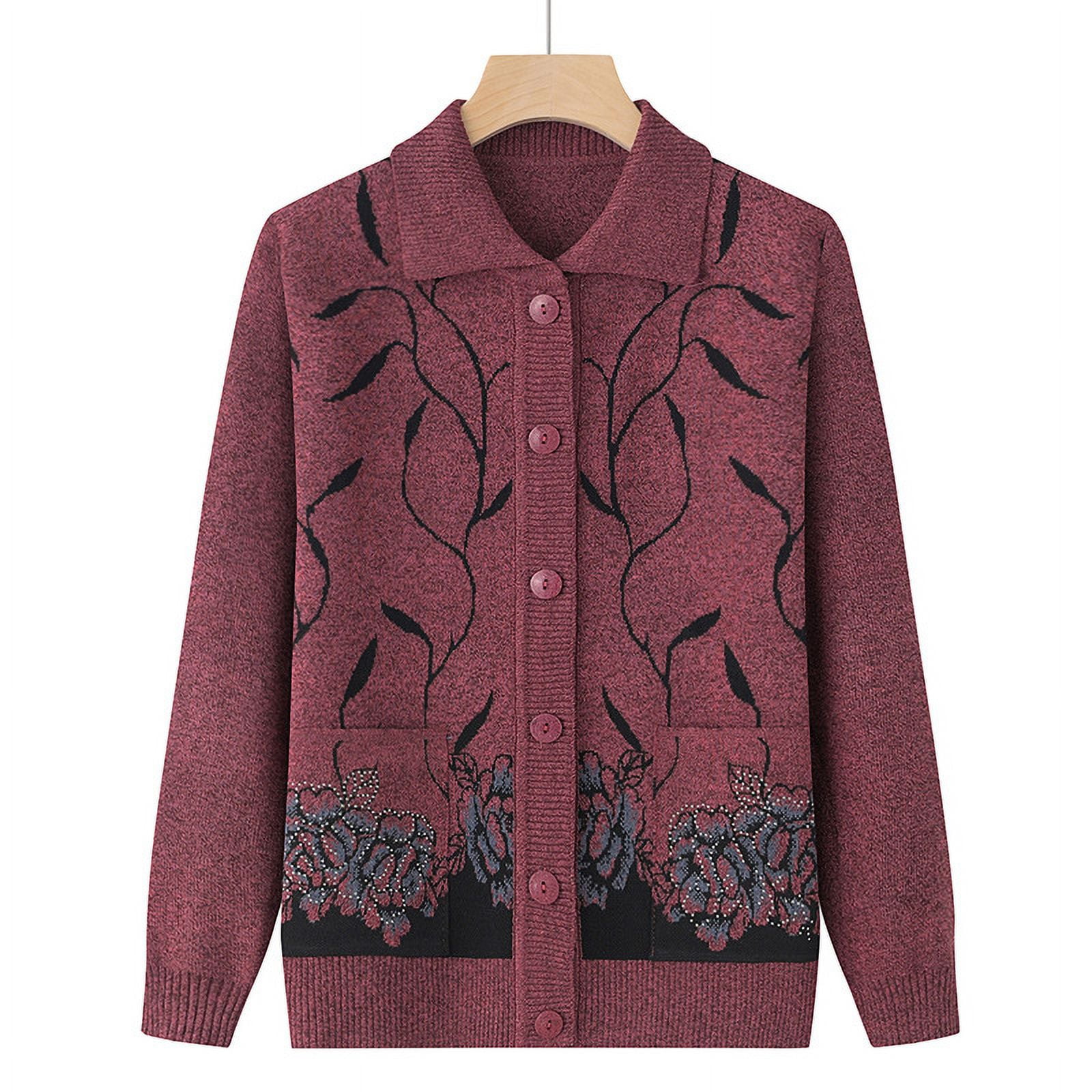Middle-aged and elderly sweater woman‘s grandmother‘s spring coat ...