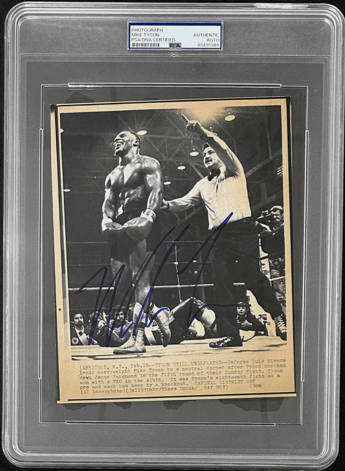 Mike Tyson Signed 1986 Type 3 Photograph PSA/DNA After Jesse Ferguson ...