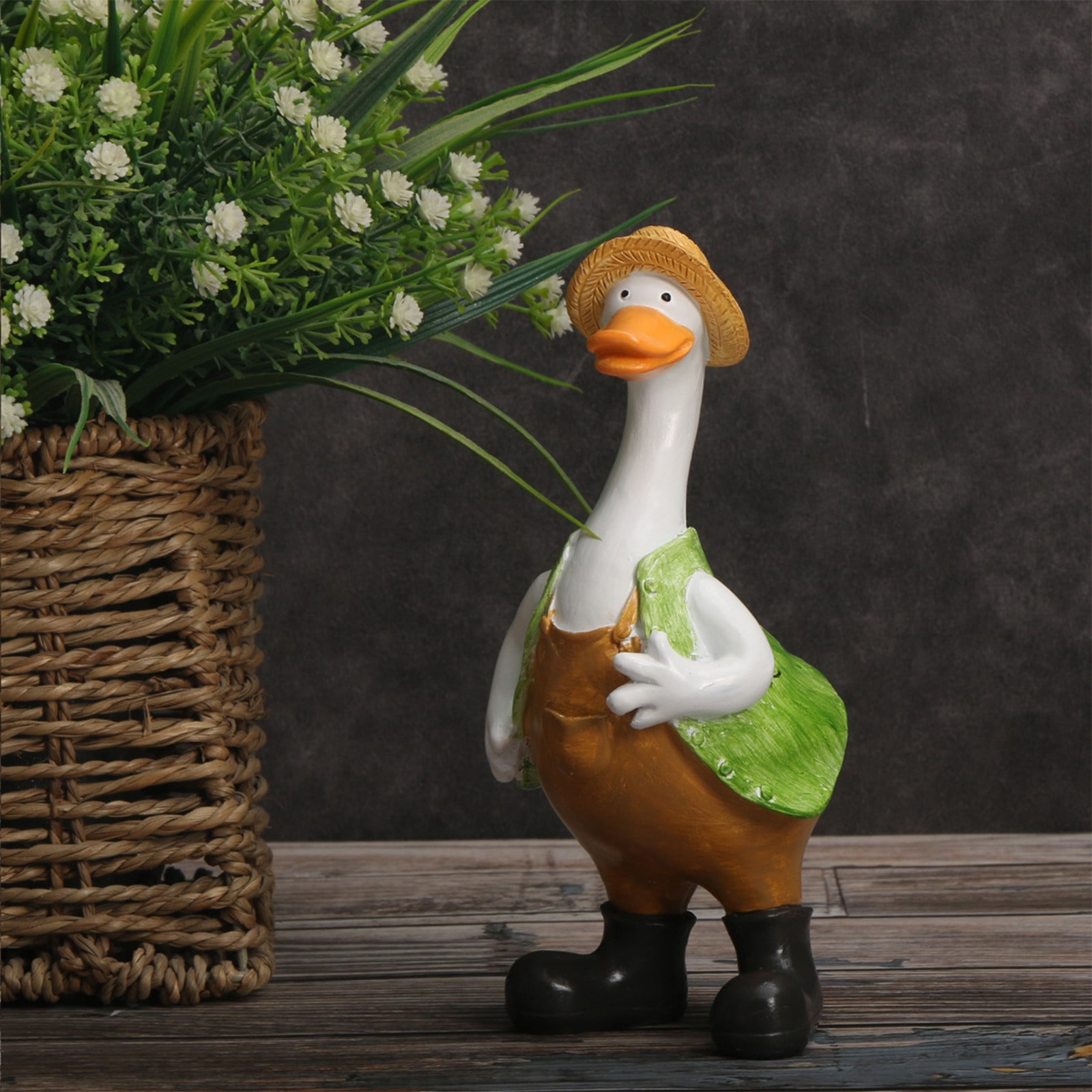 Mikilon Garden Statues Gardener Couple Goose, Indoor Outdoor ...