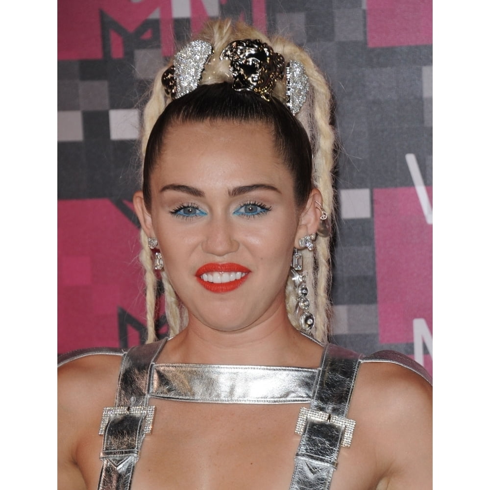 Miley Cyrus At Arrivals For Mtv Video Music Awards (Vma) 2015 ...