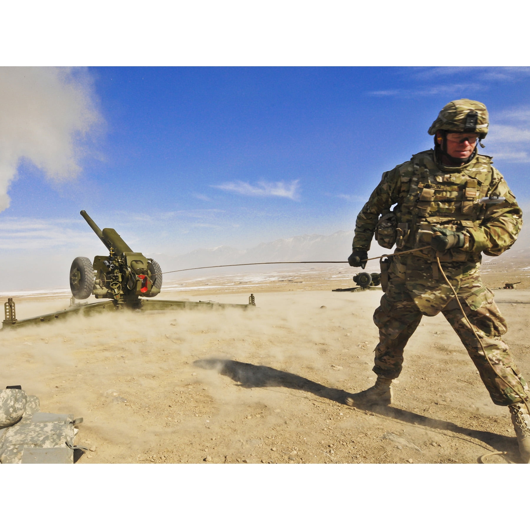 Military USA Army Officer Lennon Firing D-30 Howitzer Photo Extra Large ...