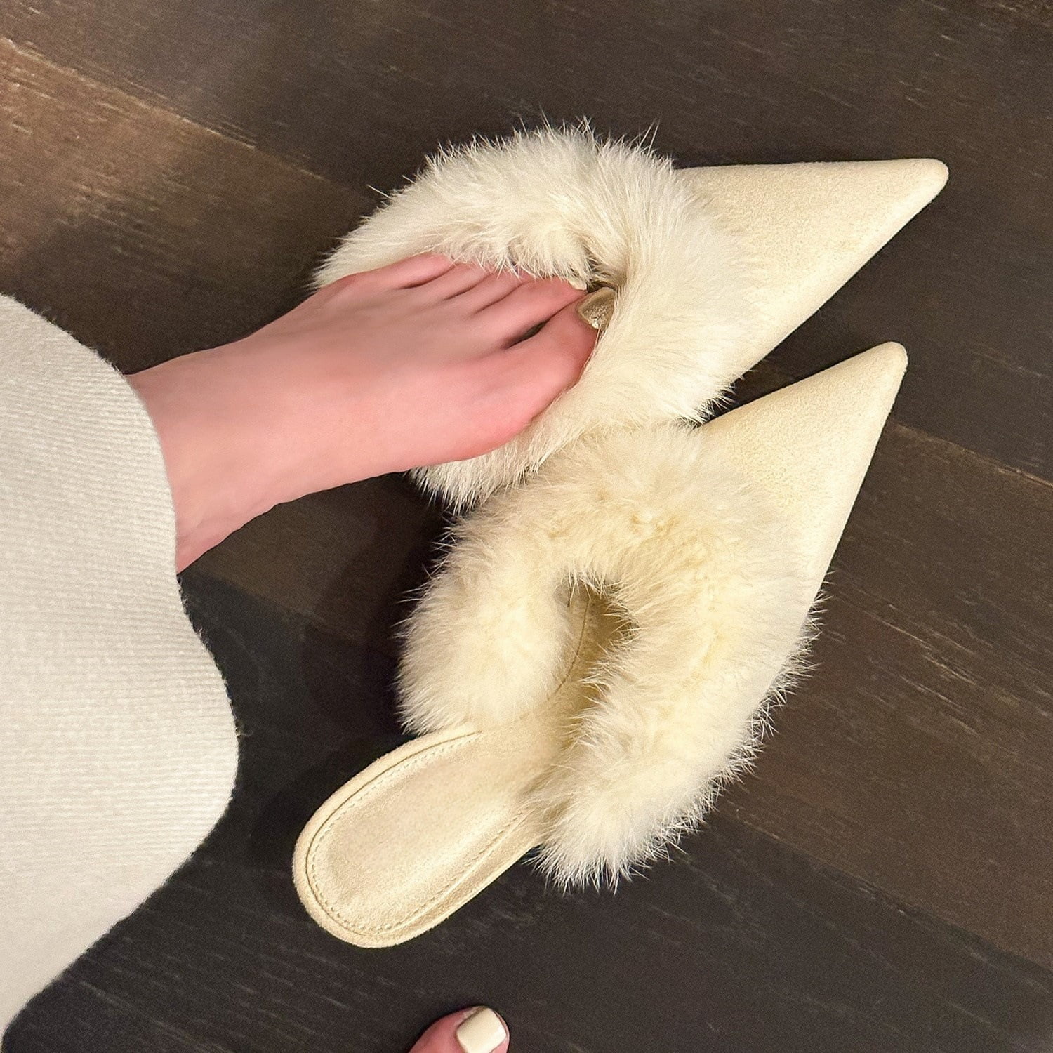 HHH Milk Glutinous and Chattering! Gentle Fur Pointed-Toe Slippers ...