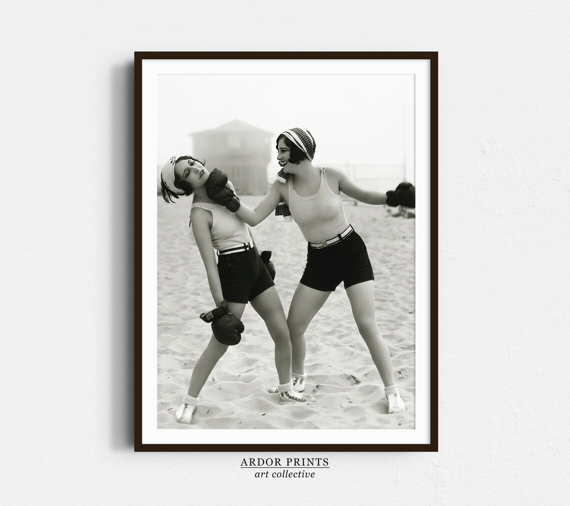 Miluva Two Women Beach Boxing Wall Art, Vintage Girls Sparring Poster ...