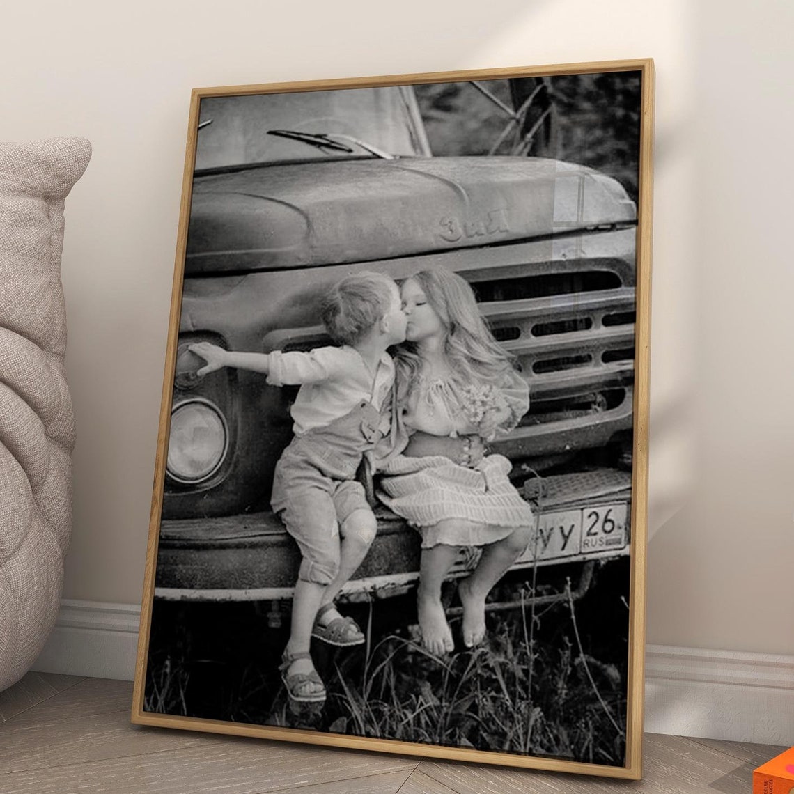 Miluva Vintage Black And White Kids Kissing Wall Art - Romantic Retro ...