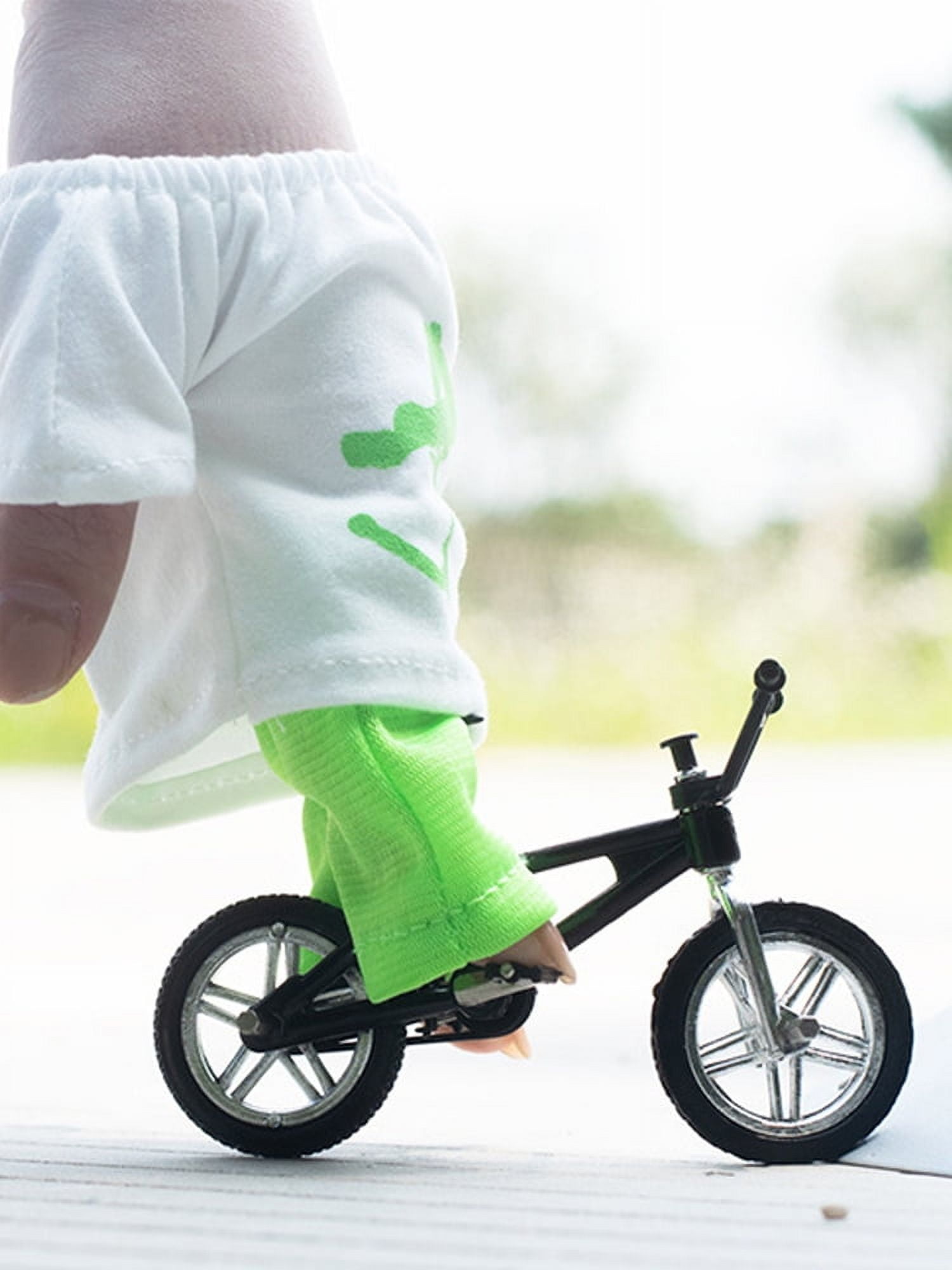 Mini Tabletop Finger Skateboard And Scooter Model Toy Pretend Play ...