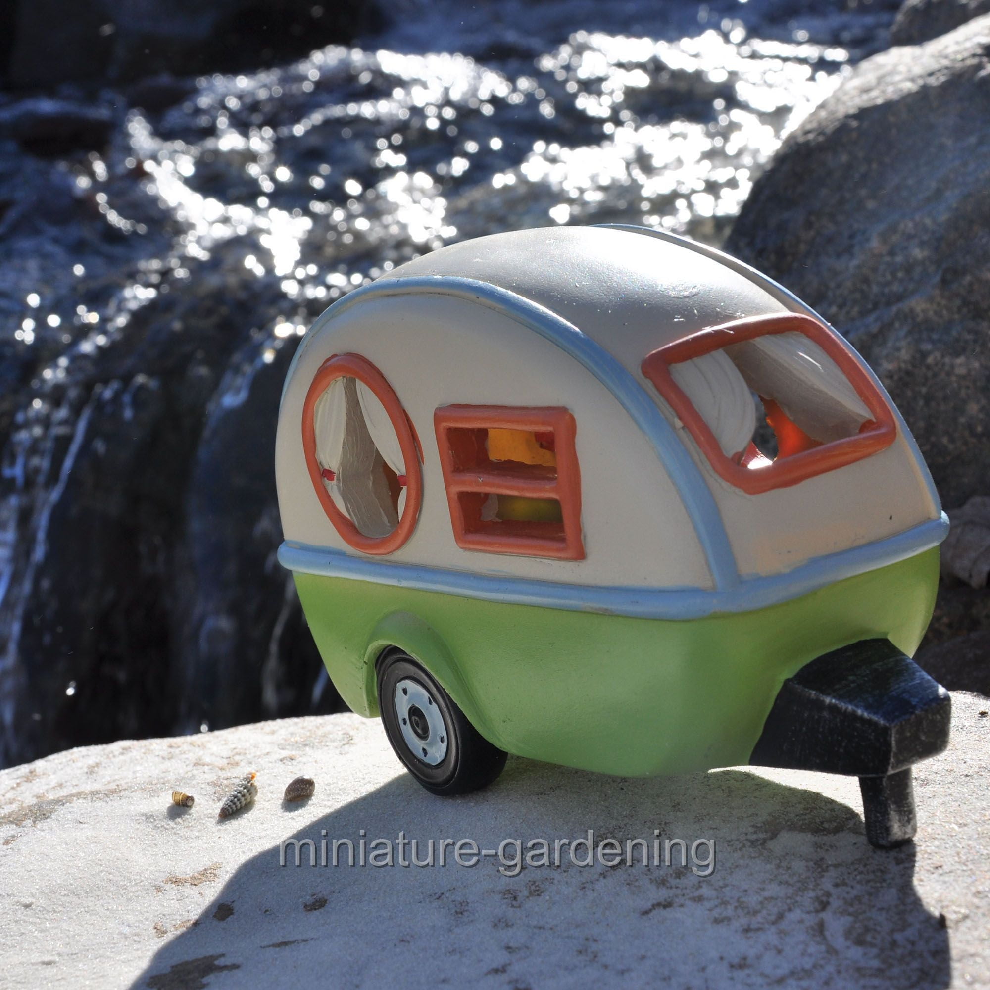 Miniature Trailer with Solar Light for Miniature Garden, Fairy Garden ...