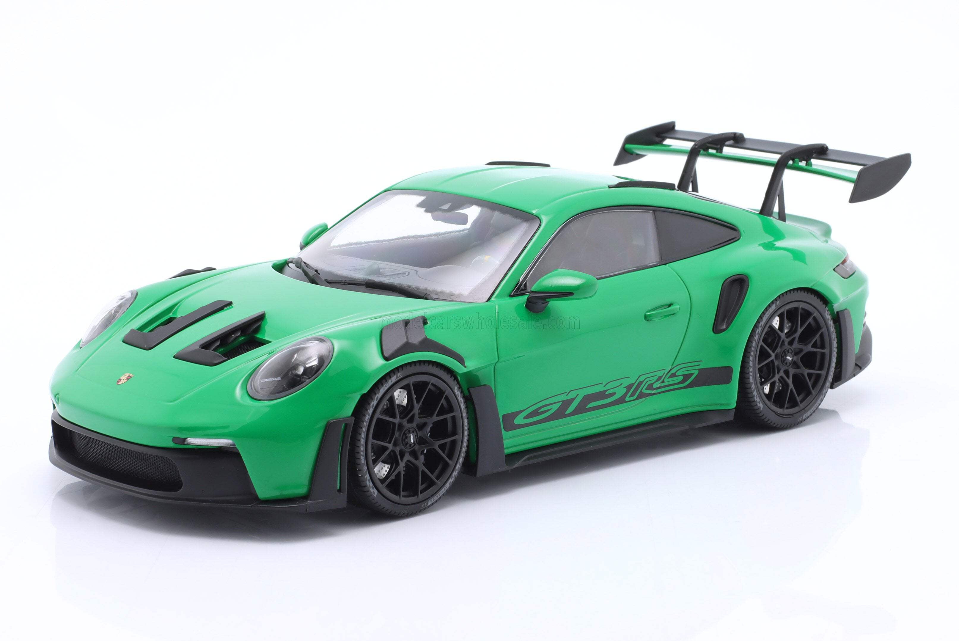 Minichamps 2023 Porsche 911 992 GT3 RS Python Green w/ Black Wheels 1: ...