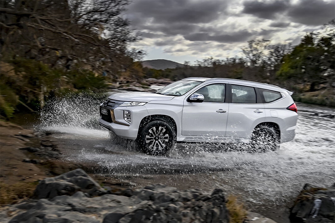 Mitsubishi Pajero Sport Across the River Art Indoor Decor - 24x36 Inch ...