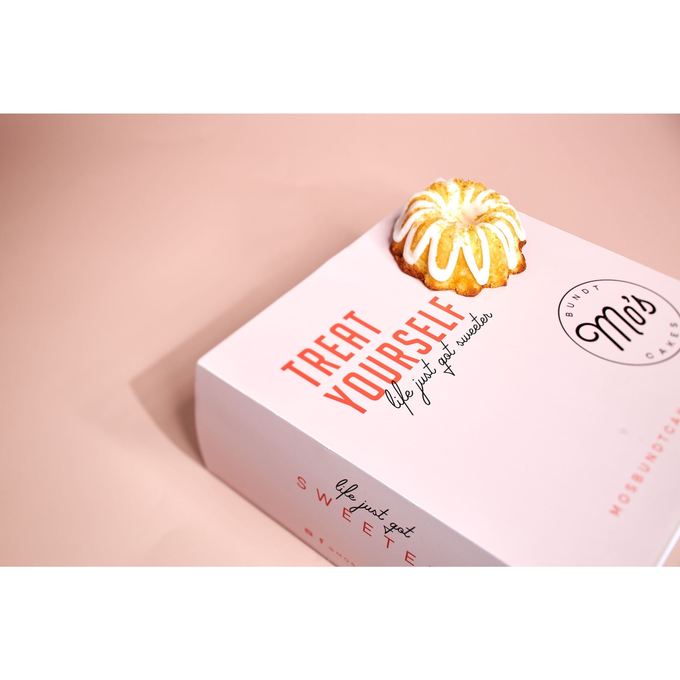 Mo's Bundt Cakes Treat Yourself - Cinnamon, Mo's Mixed Box of 4 ...