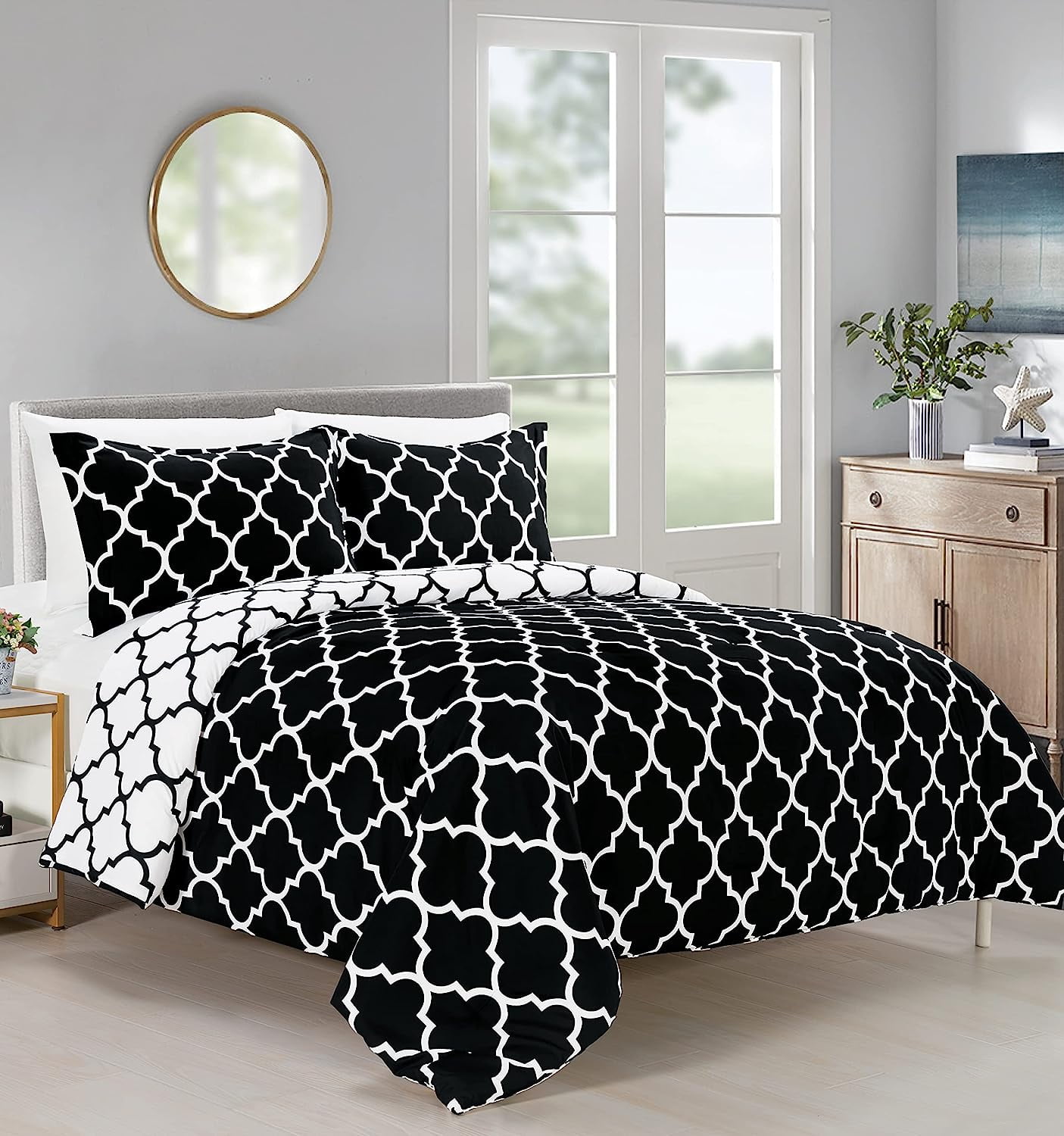 Mocassi Reversible 3-Piece Quatrefoil Print Comforter Set - Soft and ...