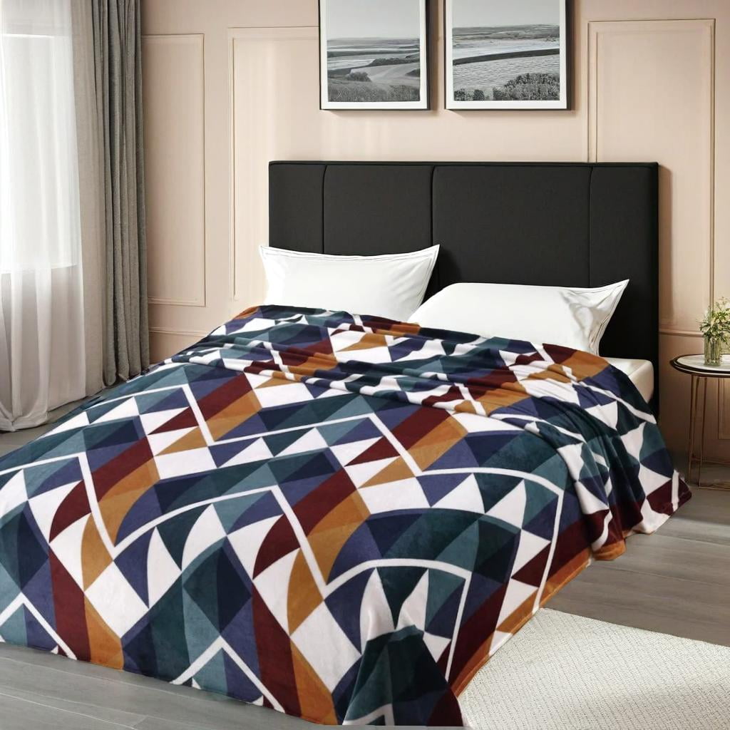 Modern Geometric Queen Comforter Set - Dynamic Triangular Design in ...
