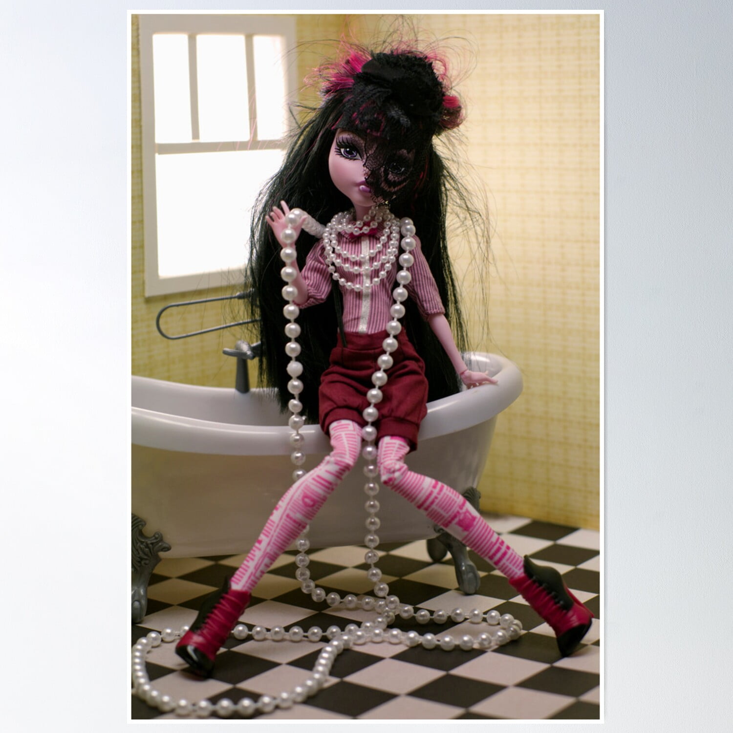 Modroom Draculaura And The Giant Pearls Poster Wall Art, Modern Wall ...