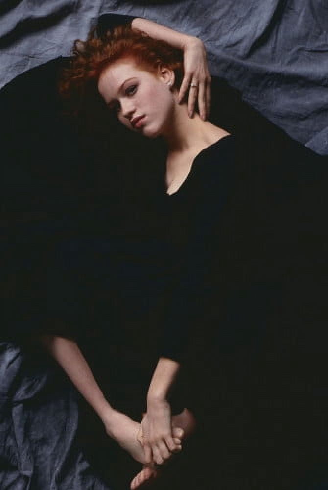 Molly Ringwald In The Breakfast Club Barefoot Posing On Floor 24x36