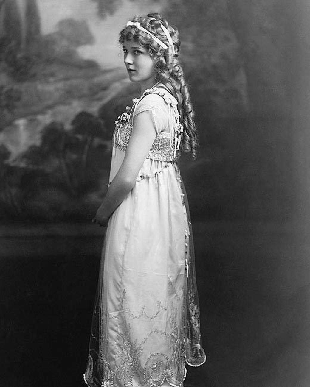 Motion Picture Star Mary Pickford Portrait Style - B - 24x36 Inch ...