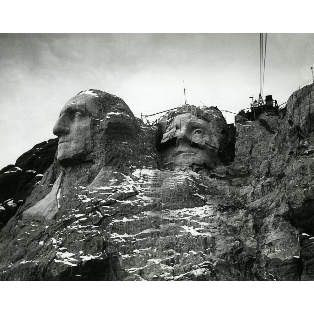 Mount Rushmore Sculptures Of Washington And Jefferson With Finished ...