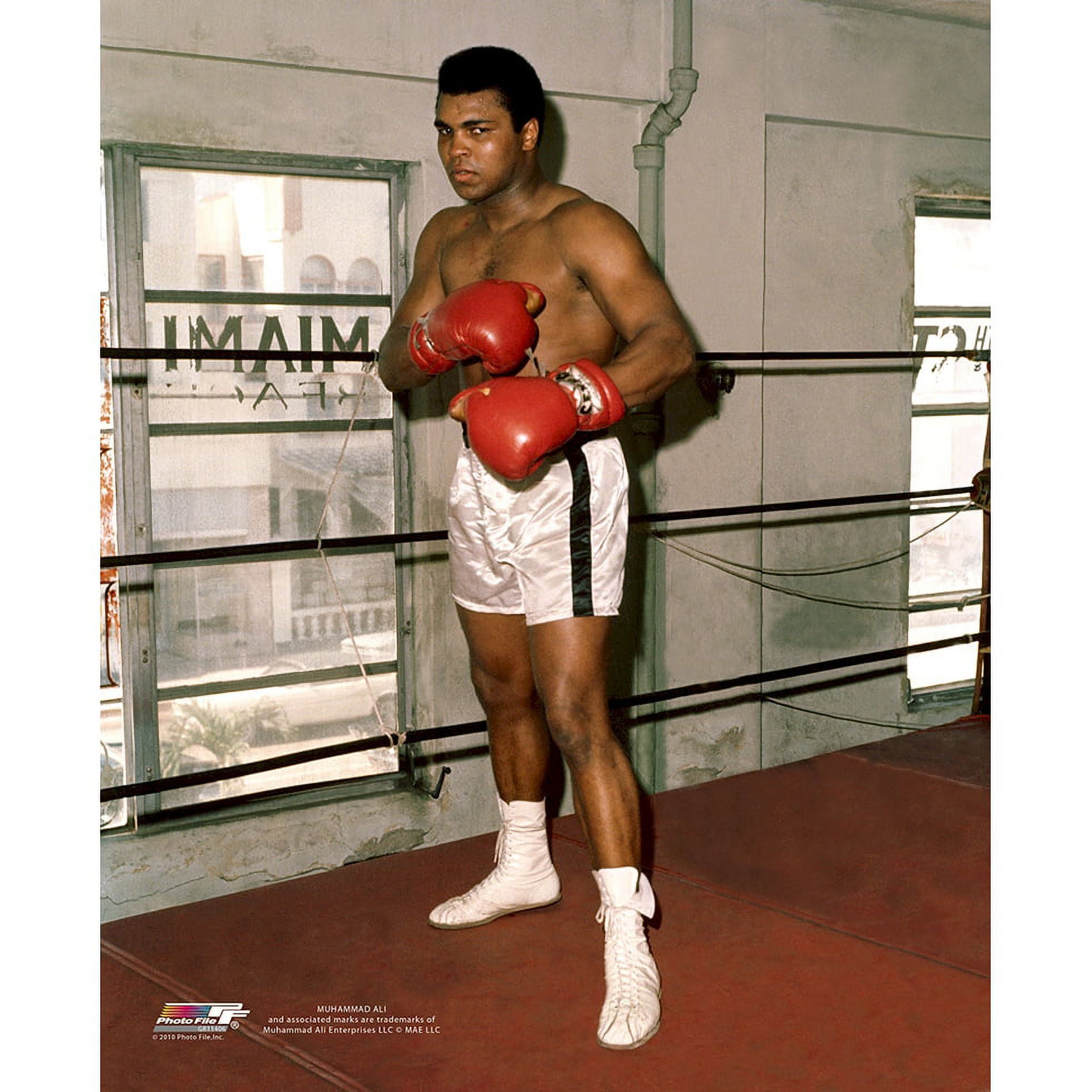 Muhammad Ali - At The Gym #3 16"x20" Print - Walmart.com