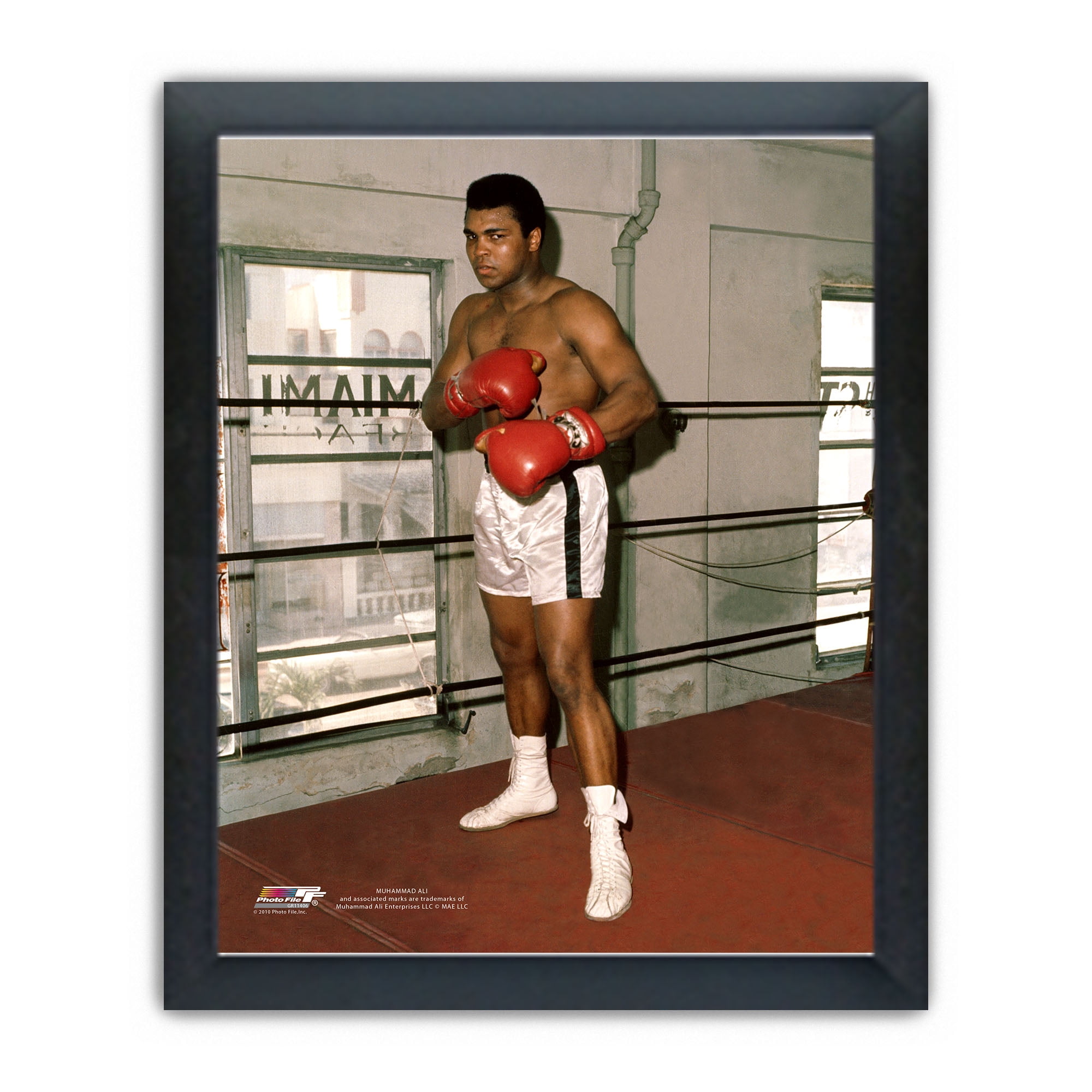 Muhammad Ali - At The Gym #3 18"x22" Framed Photo (Finished Size ...
