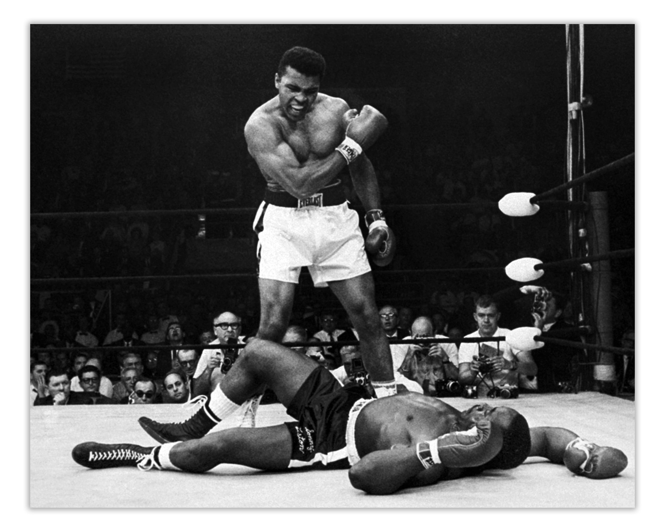 Muhammad Ali Boxing With Sonny Liston, 20X24 Print By Globe Photos ...