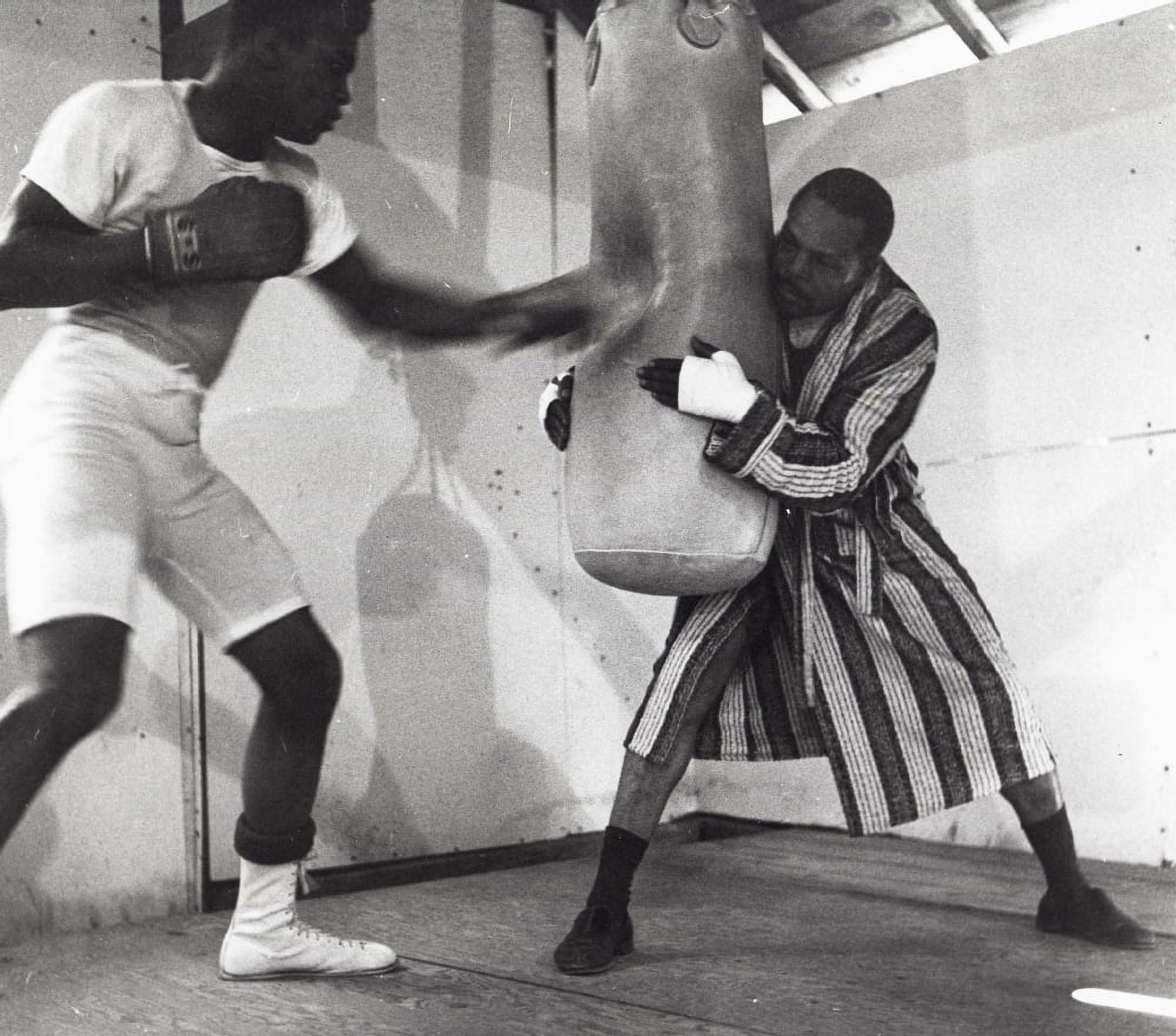 Muhammad Ali training with a boxing bag Photo Print (30 x 24) - Walmart.com