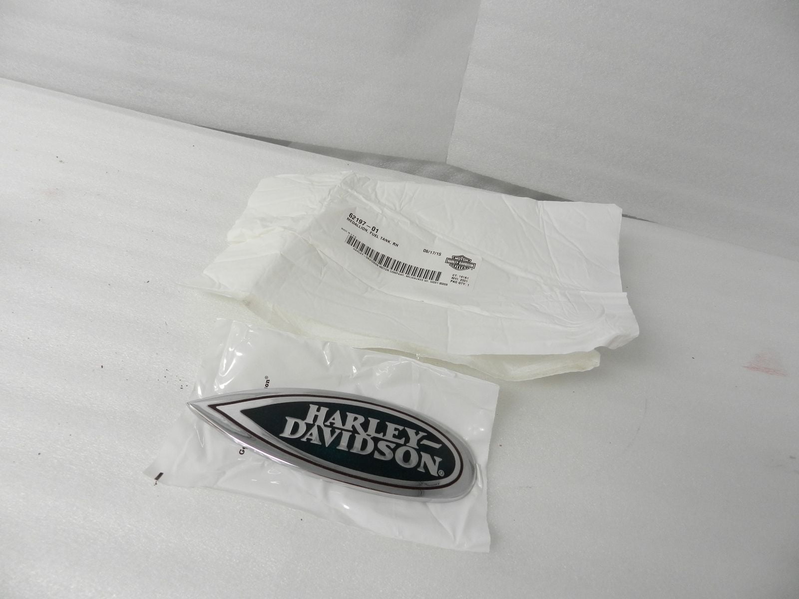 NEW ORIGINAL HARLEY FLSTS HERITAGE SPRINGER RIGHT GAS TANK EMBLEM ...