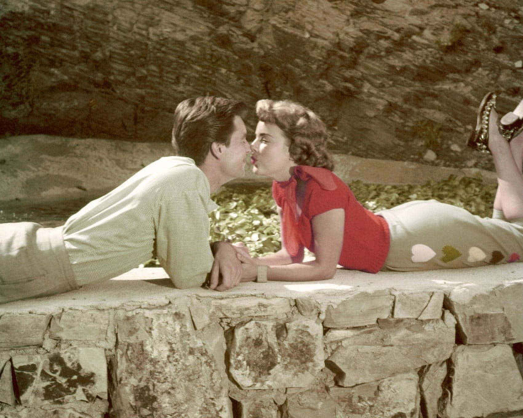 Natalie Wood And Robert Wagner Kissing Vintage Romantic Pose 24X36 ...