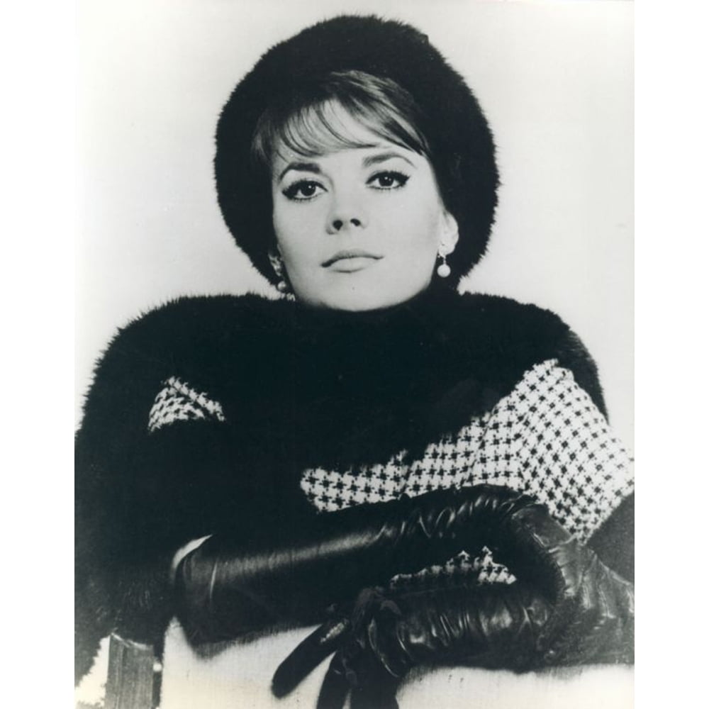 Natalie Wood - Black Gloves and Fur Scarf Photo Print (8 x 10 ...