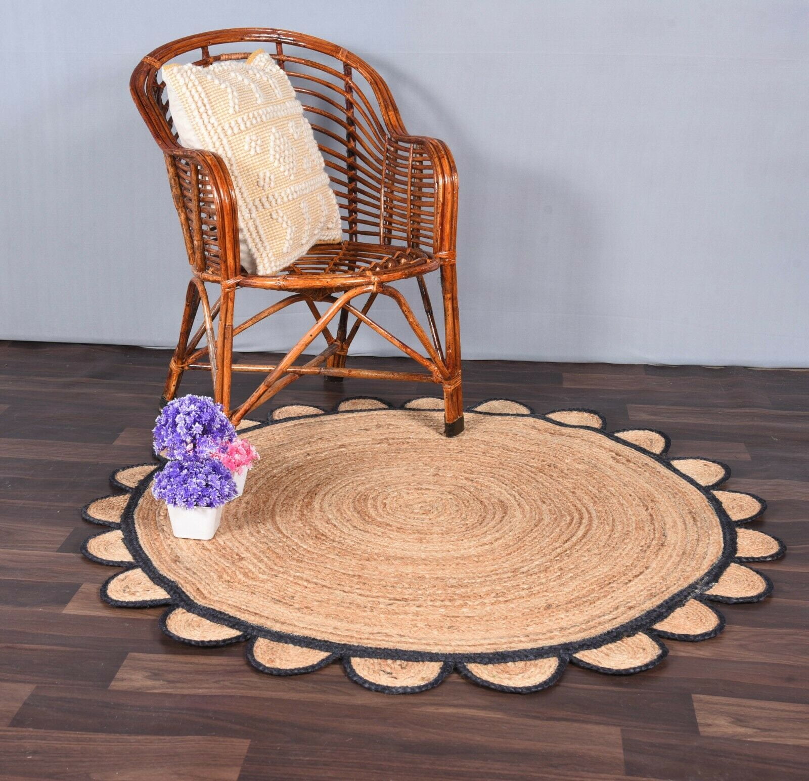 Natural Farmhouse Jute Round Rug with Black Border Design, Scalloped ...