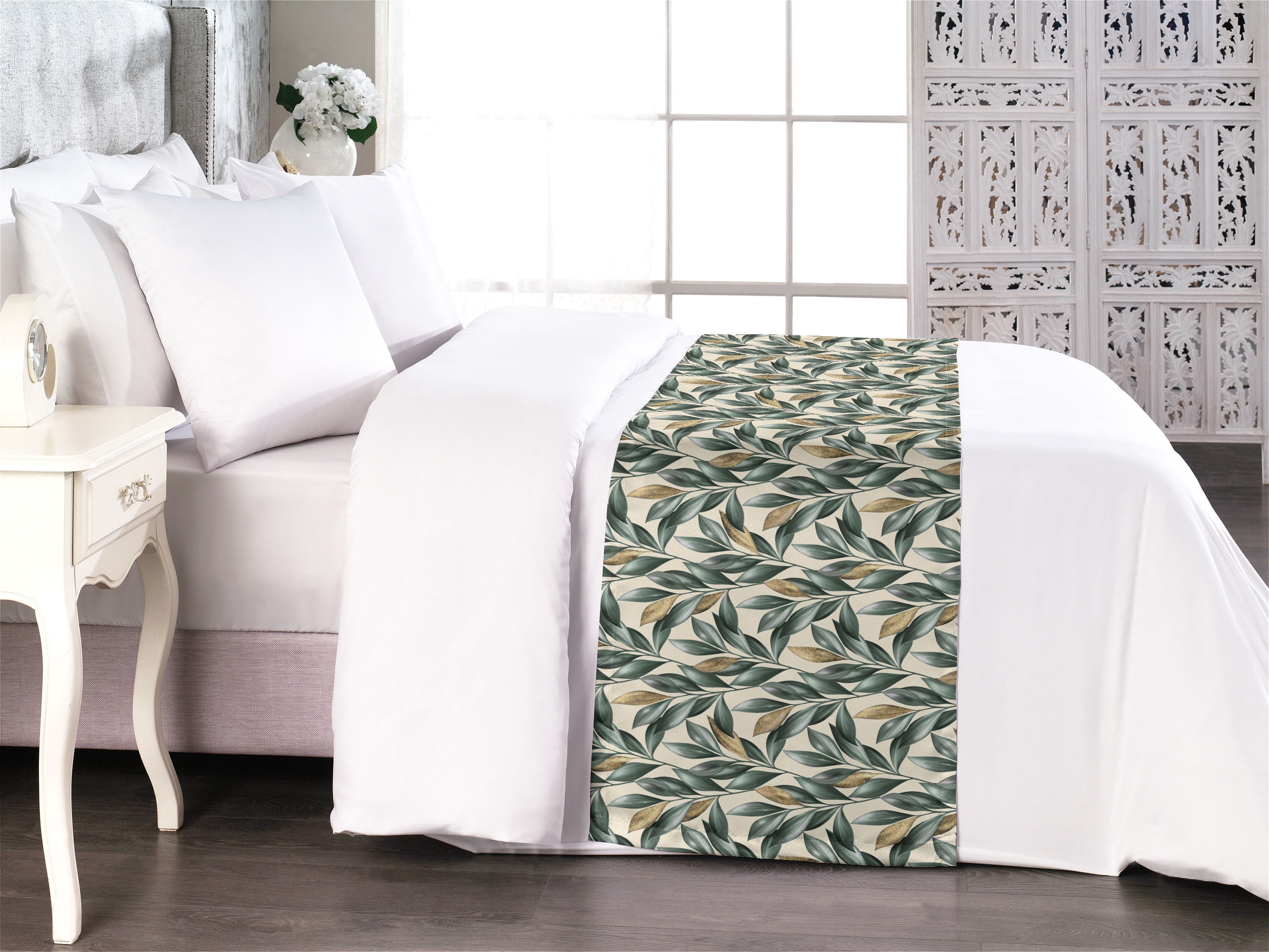 Nature Bed Runner, Garden Art Inspired Leaf Print Modern Botany Pattern ...