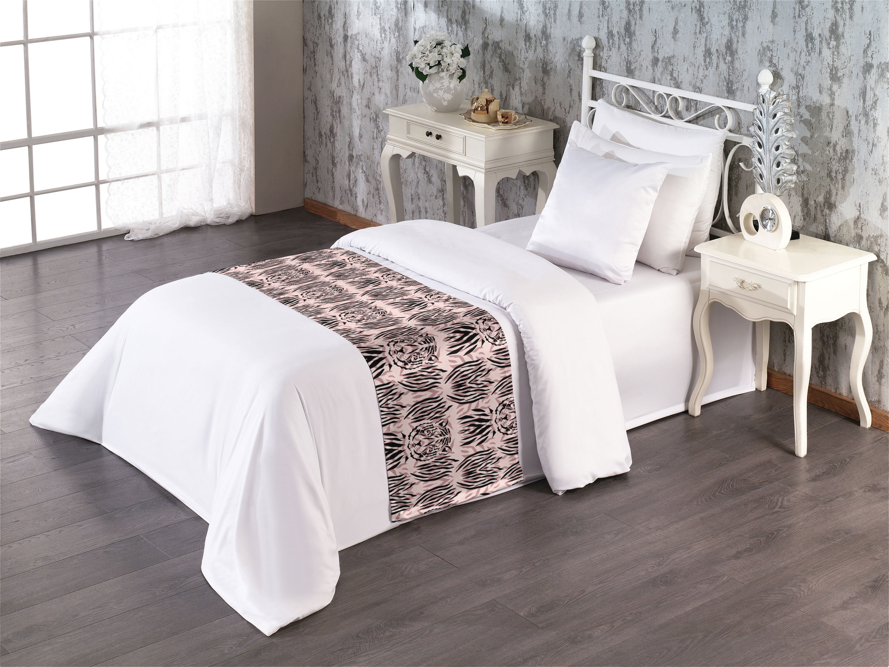 Nature Bed Runner, Repetitive Oversimplified Tiger Silhouette With ...