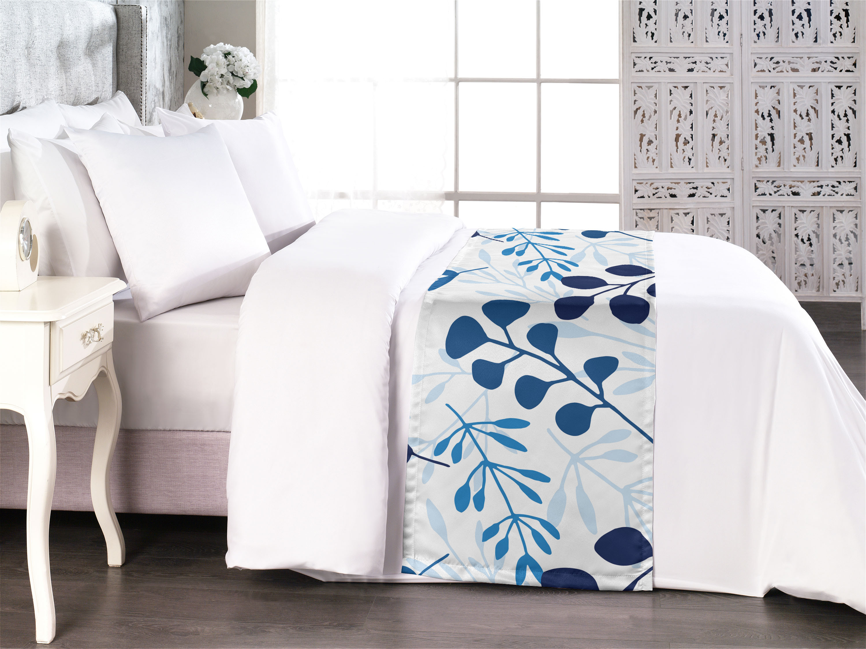 Nature Themed Bed Runner, Modern Minimalist Leaves Silhouette Pattern ...