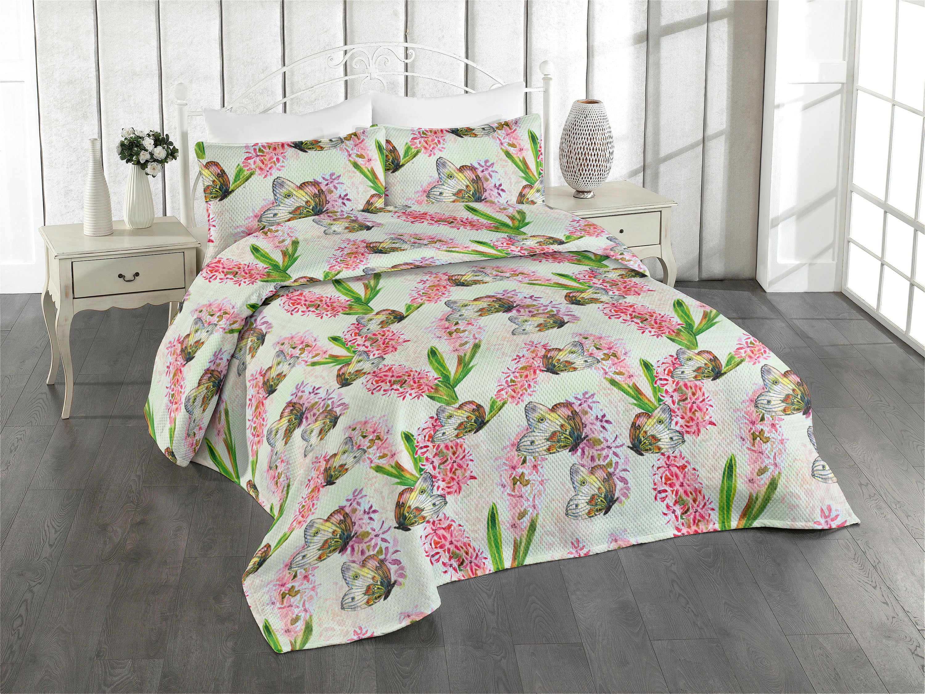 Nature Themed Coverlet, Colorful Design Butterfly Illustration with ...