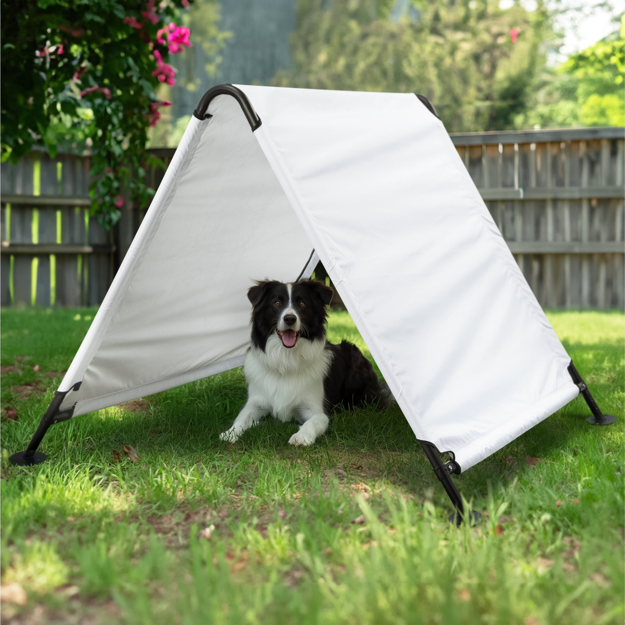 Navaris Triangle Dog Shade Shelter - UV Protected & Waterproof Outdoor ...