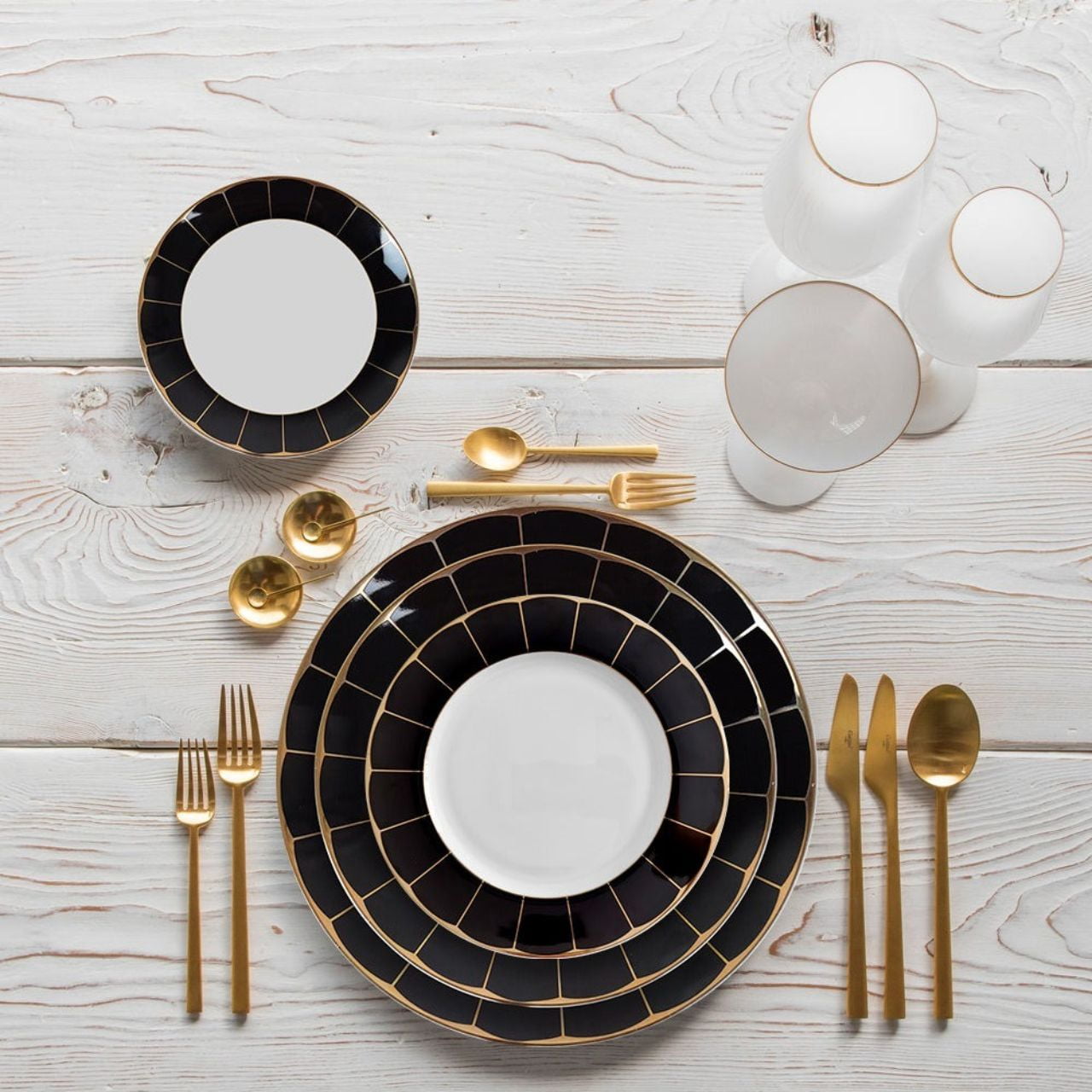 Nero Plate Set 16 Piece, Elegant Dinnerware for 4, Modern and Stylish ...