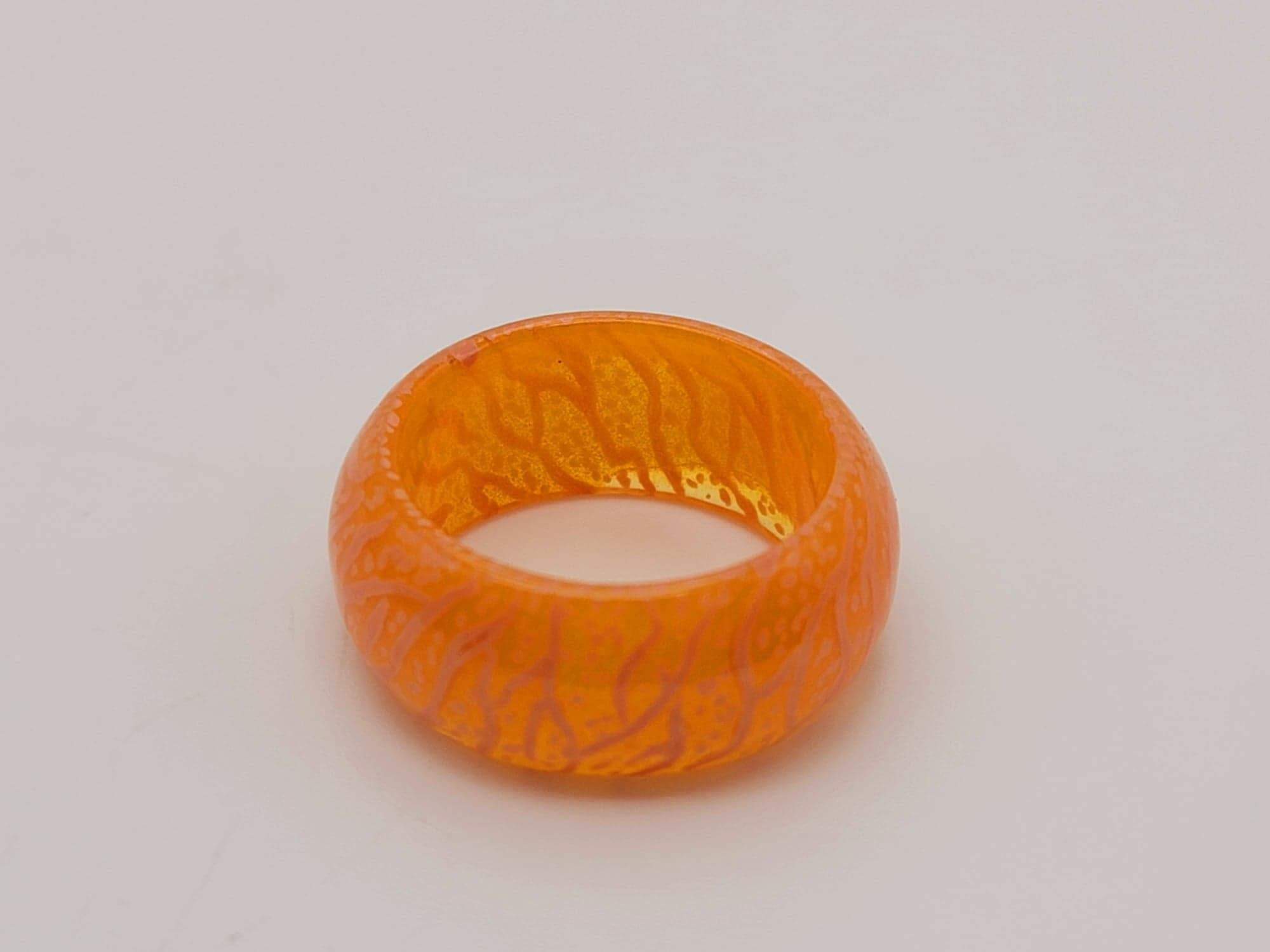 New Fashion Colorful Luminous Resin Ring Women Men Fluorescent Glowing ...