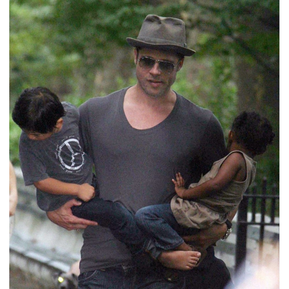 New York NY 8-26-07 Brad Pitt leaving the playground with his kids ...