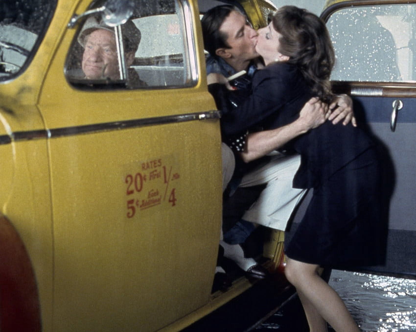 New York, New York Robert De Niro kissing Liza Minnelli yellow taxi cab ...