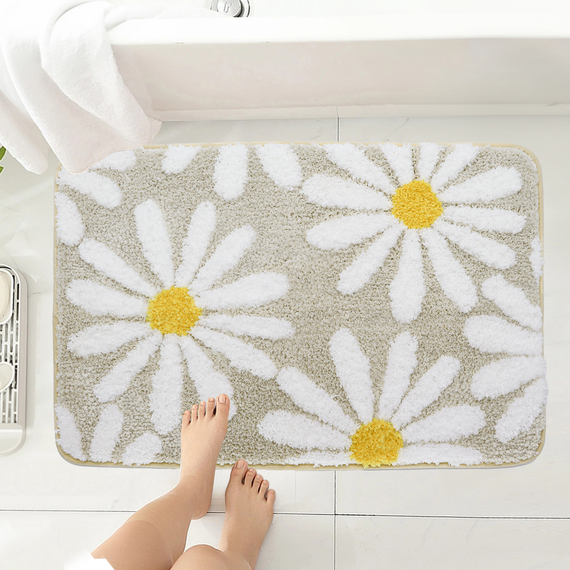 Chesapeake Bursting Flower 2pc White & Coral Round Bath Rug Set (24 ...