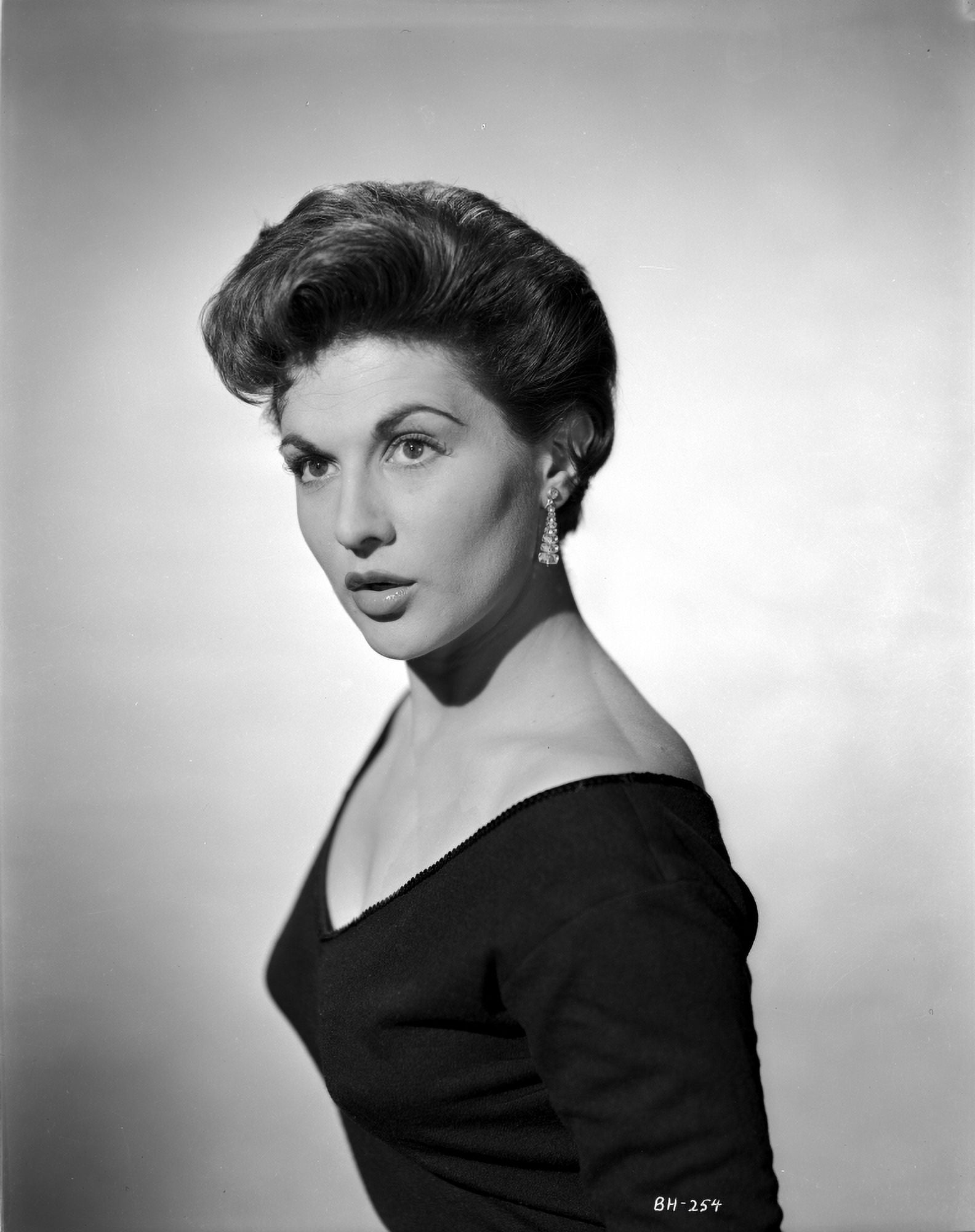 Nicole Maury Portrait in Dress Photo Print (8 x 10) - Walmart.com