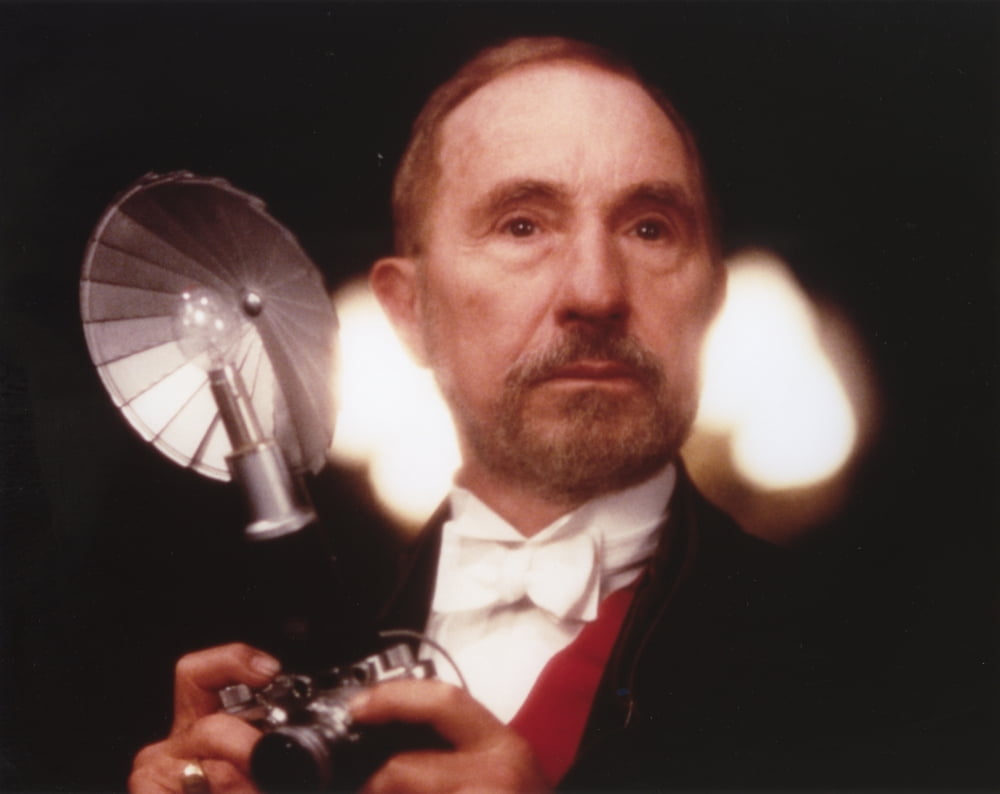 Nigel Hawthorne Posed with a Light Bulb Photo Print (8 x 10) - Walmart.com